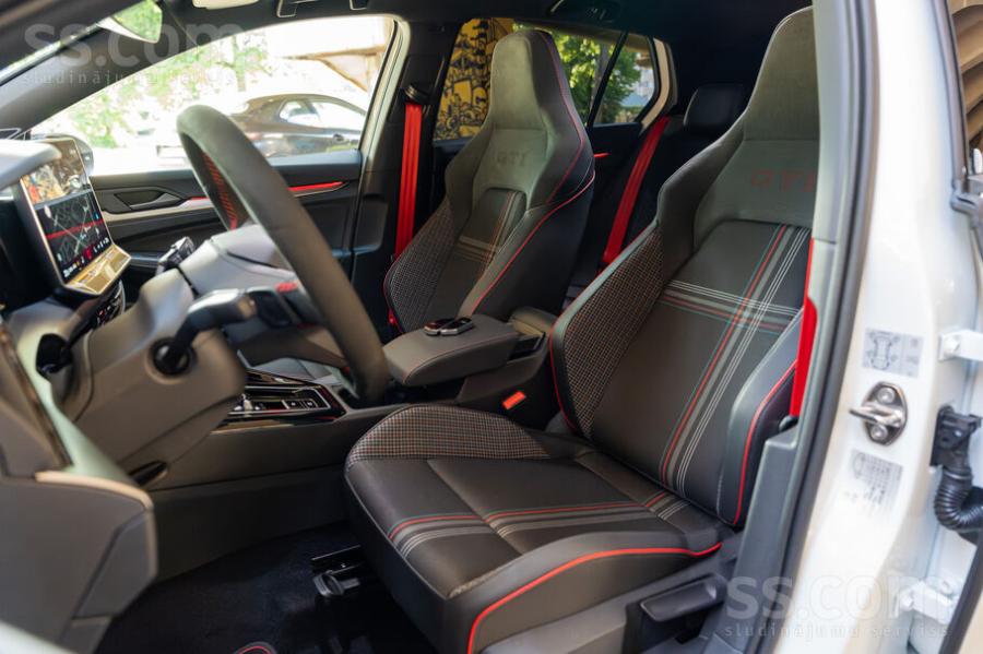 Balts Volkswagen Golf VIII 2026 Rīga, ar dzinēja tilpumu 2.00 L un nobraukumu 2 tūkst. km par 53500 €, foto 6 vietnē AUTOMOTO.COM.LV
