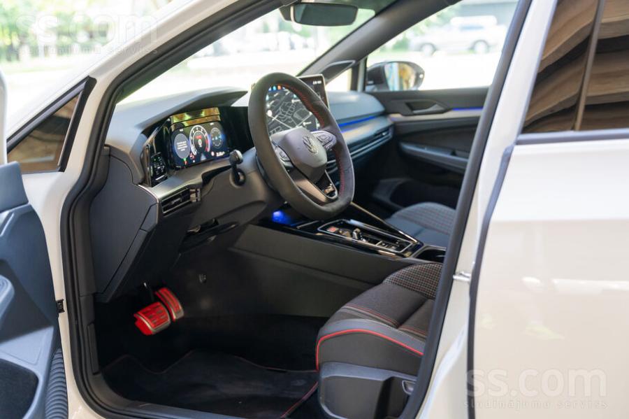 Balts Volkswagen Golf VIII 2026 Rīga, ar dzinēja tilpumu 2.00 L un nobraukumu 2 tūkst. km par 53500 €, foto 8 vietnē AUTOMOTO.COM.LV