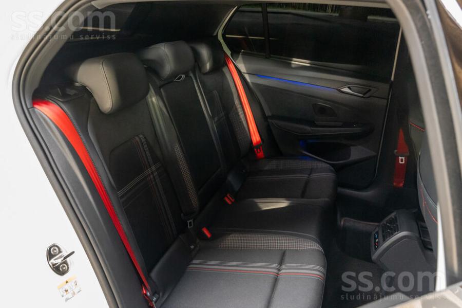 Balts Volkswagen Golf VIII 2026 Rīga, ar dzinēja tilpumu 2.00 L un nobraukumu 2 tūkst. km par 53500 €, foto 10 vietnē AUTOMOTO.COM.LV