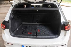 Balts Volkswagen Golf VIII 2026 Rīga, ar dzinēja tilpumu 2.00 L un nobraukumu 2 tūkst. km par 53500 €, foto 13 vietnē AUTOMOTO.COM.LV