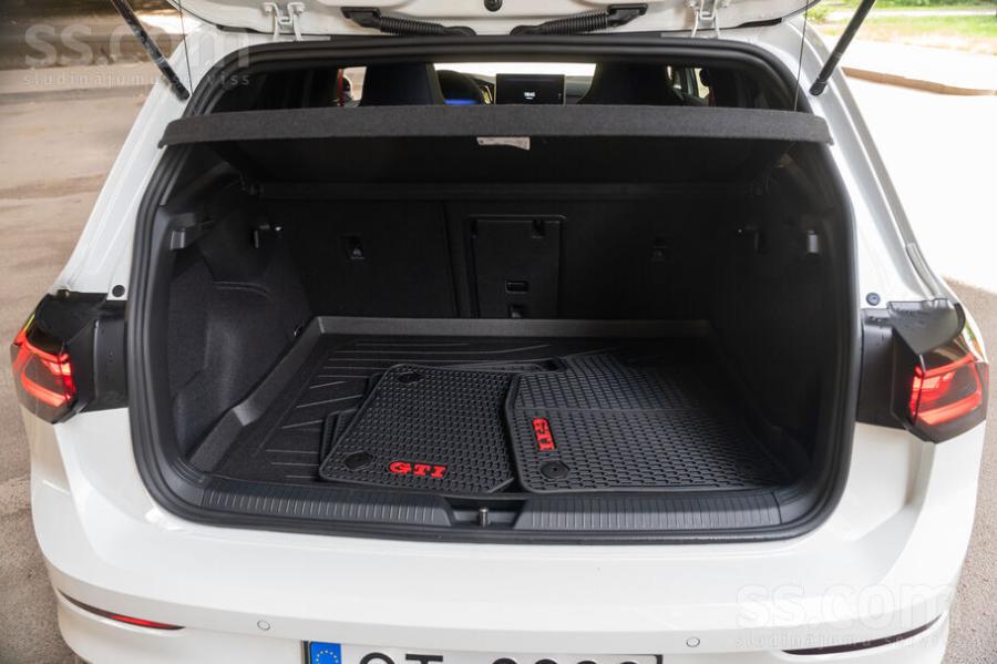 Balts Volkswagen Golf VIII 2026 Rīga, ar dzinēja tilpumu 2.00 L un nobraukumu 2 tūkst. km par 53500 €, foto 13 vietnē AUTOMOTO.COM.LV