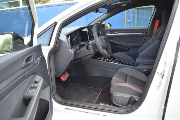 White Volkswagen Golf VIII 2026 in Riga, with an engine capacity of 2.00 L and mileage of 2 thousand km for 50000 €, photo 3 on AUTOMOTO.COM.LV
