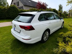 White Volkswagen Golf VIII 2020 in Riga, with an engine capacity of 2.00 L and mileage of 144 thousand km for 16900 €, photo 3 on AUTOMOTO.COM.LV