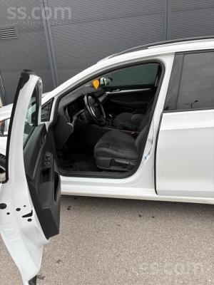 Balts Volkswagen Golf VIII 2021 Rīga, ar dzinēja tilpumu 1.50 L un nobraukumu 214 tūkst. km par 12799 €, foto 7 vietnē AUTOMOTO.COM.LV