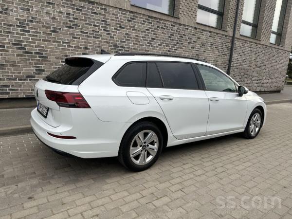 White Volkswagen Golf VIII 2021 in Tukums, with an engine capacity of 1.00 L and mileage of 112 thousand km for 15990 €, photo 4 on AUTOMOTO.COM.LV