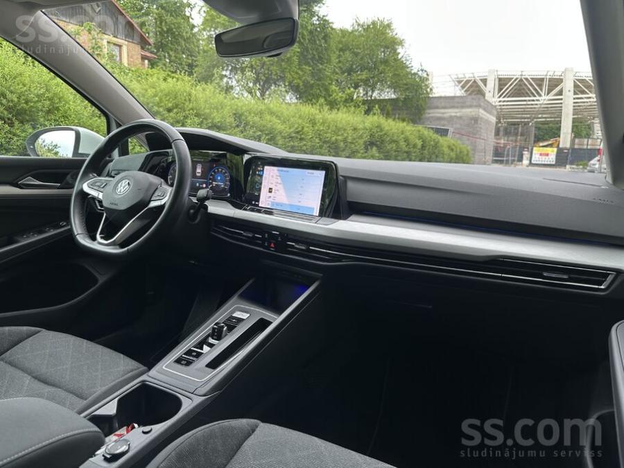 Balts Volkswagen Golf VIII 2021 Tukums, ar dzinēja tilpumu 1.00 L un nobraukumu 112 tūkst. km par 15990 €, foto 12 vietnē AUTOMOTO.COM.LV