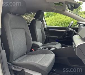 Balts Volkswagen Golf VIII 2021 Tukums, ar dzinēja tilpumu 1.00 L un nobraukumu 112 tūkst. km par 15990 €, foto 14 vietnē AUTOMOTO.COM.LV
