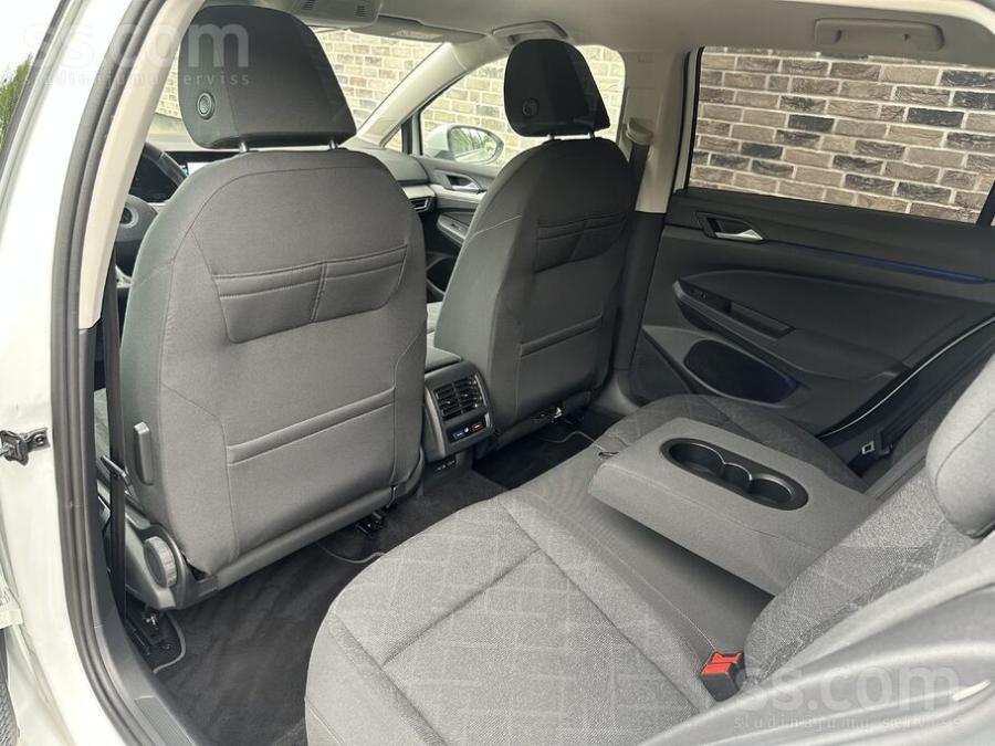 Balts Volkswagen Golf VIII 2021 Tukums, ar dzinēja tilpumu 1.00 L un nobraukumu 112 tūkst. km par 15990 €, foto 15 vietnē AUTOMOTO.COM.LV