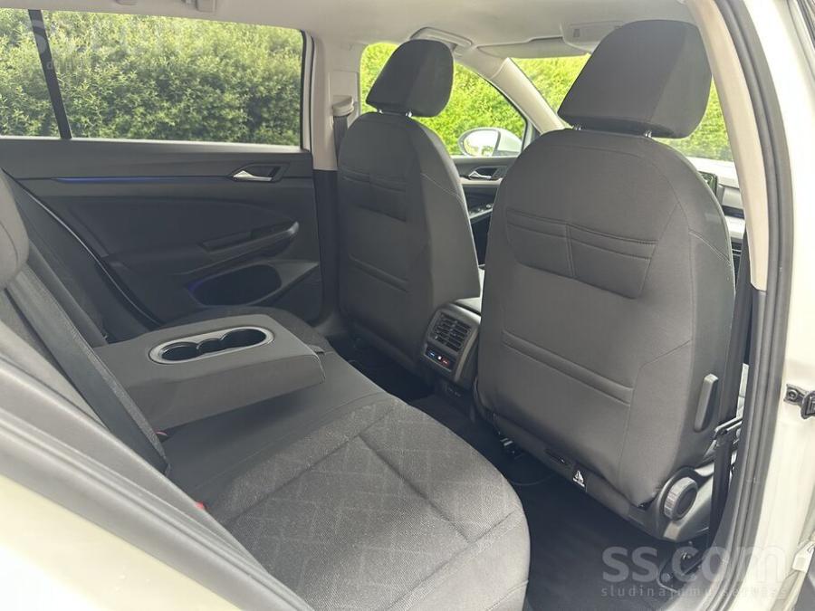 Balts Volkswagen Golf VIII 2021 Tukums, ar dzinēja tilpumu 1.00 L un nobraukumu 112 tūkst. km par 15990 €, foto 17 vietnē AUTOMOTO.COM.LV