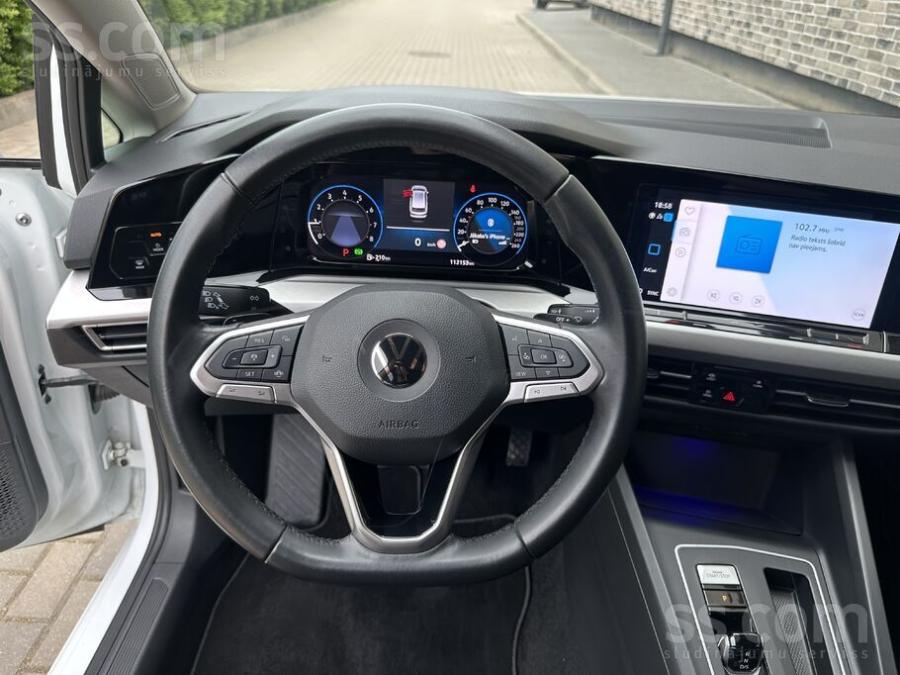 Balts Volkswagen Golf VIII 2021 Tukums, ar dzinēja tilpumu 1.00 L un nobraukumu 112 tūkst. km par 15990 €, foto 20 vietnē AUTOMOTO.COM.LV