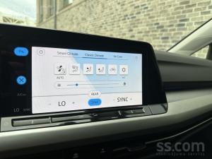 Balts Volkswagen Golf VIII 2021 Tukums, ar dzinēja tilpumu 1.00 L un nobraukumu 112 tūkst. km par 15990 €, foto 28 vietnē AUTOMOTO.COM.LV