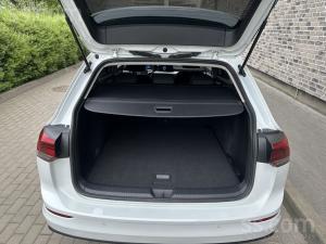 Balts Volkswagen Golf VIII 2021 Tukums, ar dzinēja tilpumu 1.00 L un nobraukumu 112 tūkst. km par 15990 €, foto 31 vietnē AUTOMOTO.COM.LV