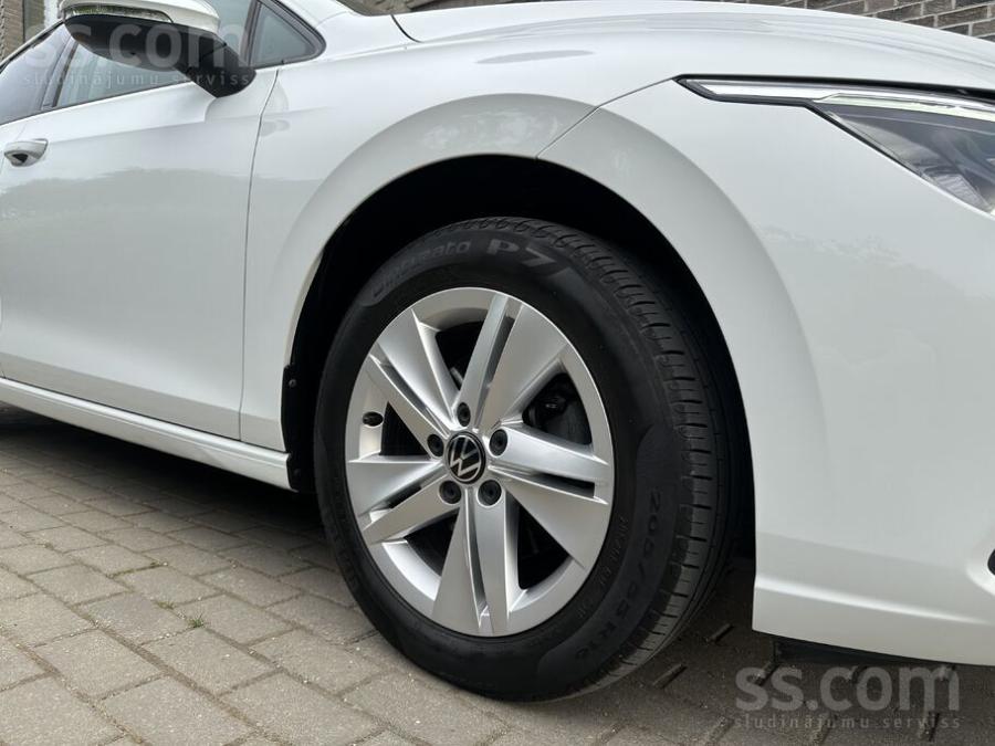 Balts Volkswagen Golf VIII 2021 Tukums, ar dzinēja tilpumu 1.00 L un nobraukumu 112 tūkst. km par 15990 €, foto 32 vietnē AUTOMOTO.COM.LV