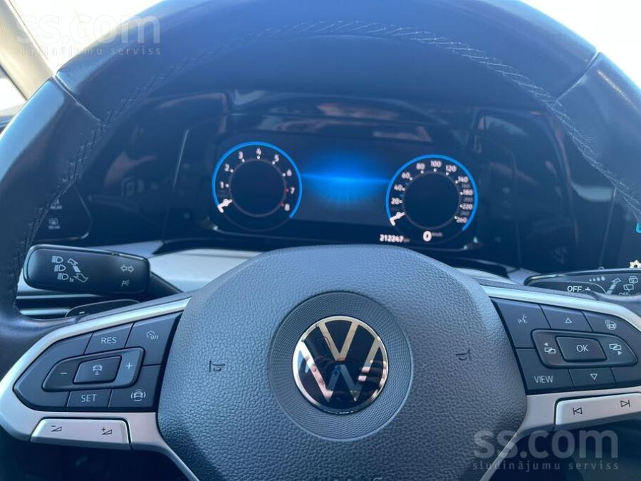 Белый Фольксваген Golf 8 2022 в Рига, объемом двигателя 1.50 л и пробегом 215 тыс. км за 15000 €, фото 3 на AUTOMOTO.COM.LV