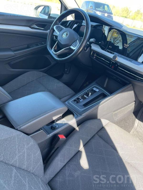 White Volkswagen Golf VIII 2022 in Riga, with an engine capacity of 1.50 L and mileage of 215 thousand km for 15000 €, photo 7 on AUTOMOTO.COM.LV