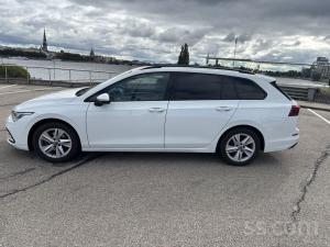 White Volkswagen Golf VIII 2022 in Riga, with an engine capacity of 1.50 L and mileage of 124 thousand km for 15990 €, photo 6 on AUTOMOTO.COM.LV