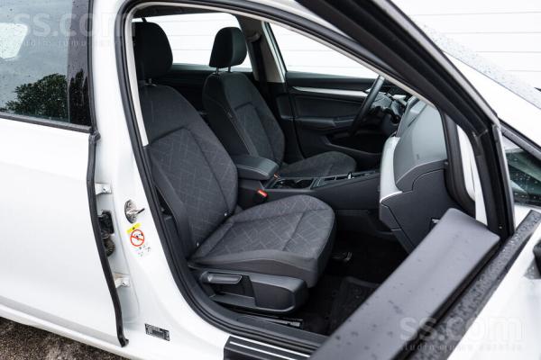 Белый Фольксваген Golf 8 2024 в Рига, объемом двигателя 2.00 л и пробегом 31 тыс. км за 22550 €, фото 6 на AUTOMOTO.COM.LV