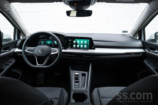 Белый Фольксваген Golf 8 2024 в Рига, объемом двигателя 2.00 л и пробегом 31 тыс. км за 22550 €, фото 8 на AUTOMOTO.COM.LV