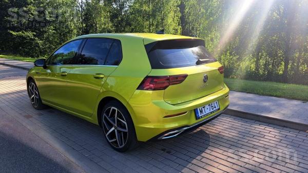 Желтый Фольксваген Golf 8 2021 в Лимбажи, объемом двигателя 1.50 л и пробегом 94 тыс. км за 18995 €, фото 3 на AUTOMOTO.COM.LV