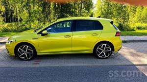 Желтый Фольксваген Golf 8 2021 в Лимбажи, объемом двигателя 1.50 л и пробегом 94 тыс. км за 18995 €, фото 7 на AUTOMOTO.COM.LV