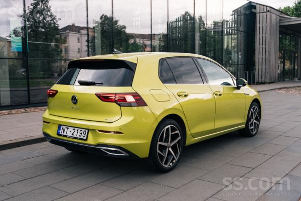 Dzeltens Volkswagen Golf VIII 2024 Rīga, ar dzinēja tilpumu 1.50 L un nobraukumu 24 tūkst. km par 24300 €, foto 2 vietnē AUTOMOTO.COM.LV