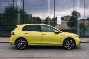 Желтый Фольксваген Golf 8 2024 в Рига, объемом двигателя 1.50 л и пробегом 24 тыс. км за 24300 €, фото 4 на AUTOMOTO.COM.LV