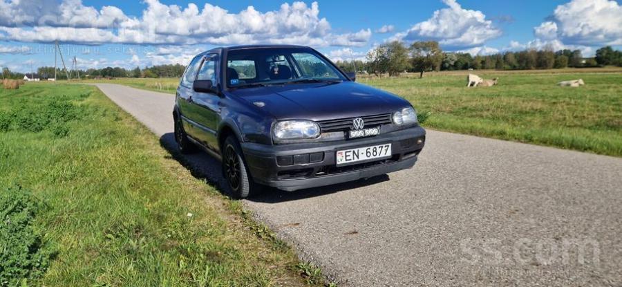 Violet Volkswagen Golf 1992 in Jelgava, with an engine capacity of 1.90 L and mileage of 200 thousand km for 720 €, photo 3 on AUTOMOTO.COM.LV