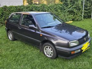 Violet Volkswagen Golf 1994 in Riga, with an engine capacity of 1.80 L and mileage of 192 thousand km for 1400 €, photo 3 on AUTOMOTO.COM.LV