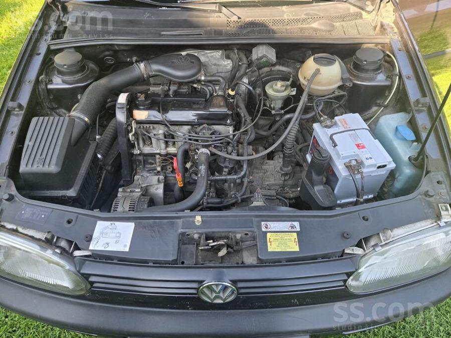 Violet Volkswagen Golf 1994 in Riga, with an engine capacity of 1.80 L and mileage of 192 thousand km for 1400 €, photo 4 on AUTOMOTO.COM.LV