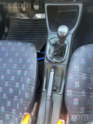 Violet Volkswagen Golf 1994 in Riga, with an engine capacity of 1.80 L and mileage of 192 thousand km for 1400 €, photo 8 on AUTOMOTO.COM.LV