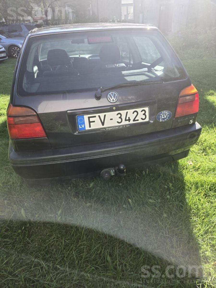 Violet Volkswagen Golf 1994 in Riga, with an engine capacity of 1.80 L and mileage of 192 thousand km for 1400 €, photo 11 on AUTOMOTO.COM.LV