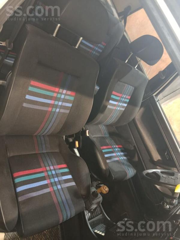 Volkswagen Golf 1985 Valmiera vietnÄ Balts Volkswagen Golf 1985 Valmiera, ar dzinÄja tilpumu 1.30 L un nobraukumu 99 tÅ«kst. km par 1500 ā¬, foto 10 vietnÄ AUTOMOTO.COM.LV
