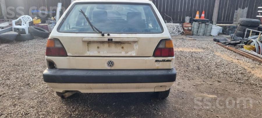 Balts Volkswagen Golf 1991 Tukums, ar dzinēja tilpumu 1.60 L un nobraukumu 285 tūkst. km par 1350 €, foto 4 vietnē AUTOMOTO.COM.LV