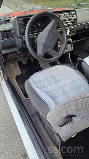 Balts Volkswagen Golf 1991 Tukums, ar dzinēja tilpumu 1.60 L un nobraukumu 285 tūkst. km par 1200 €, foto 5 vietnē AUTOMOTO.COM.LV