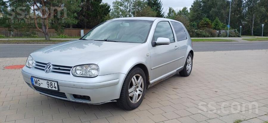 White Volkswagen Golf 2000 in Riga, with an engine capacity of 1.60 L and mileage of 226 thousand km for 1150 €, photo 1 on AUTOMOTO.COM.LV