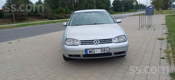 White Volkswagen Golf 2000 in Riga, with an engine capacity of 1.60 L and mileage of 226 thousand km for 1150 €, photo 3 on AUTOMOTO.COM.LV