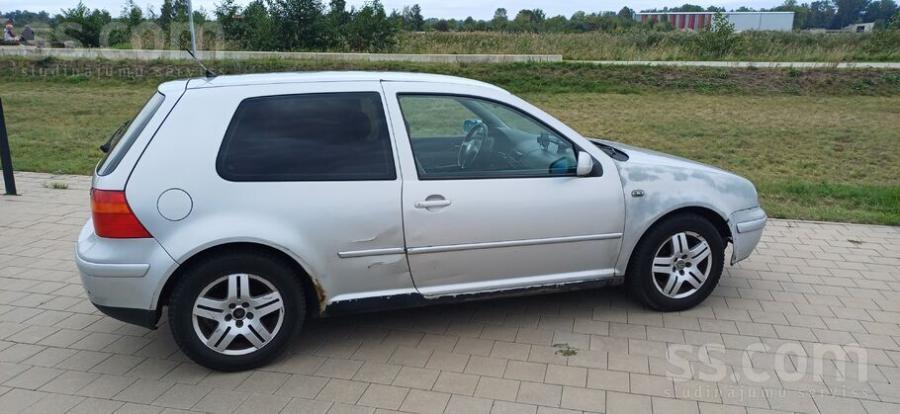 White Volkswagen Golf 2000 in Riga, with an engine capacity of 1.60 L and mileage of 226 thousand km for 1150 €, photo 5 on AUTOMOTO.COM.LV