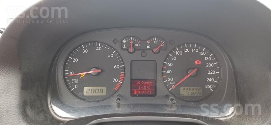 White Volkswagen Golf 2000 in Riga, with an engine capacity of 1.60 L and mileage of 226 thousand km for 1150 €, photo 7 on AUTOMOTO.COM.LV