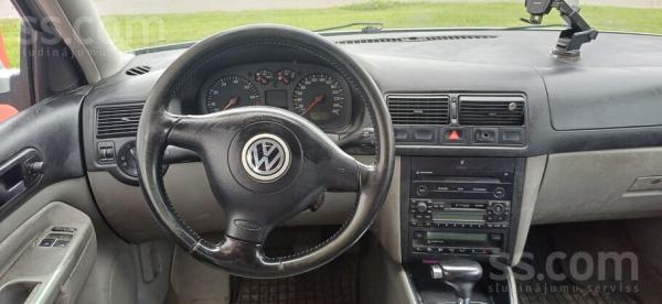 White Volkswagen Golf 2000 in Riga, with an engine capacity of 1.60 L and mileage of 226 thousand km for 1150 €, photo 8 on AUTOMOTO.COM.LV
