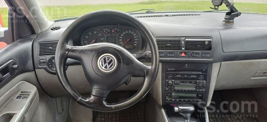 White Volkswagen Golf 2000 in Riga, with an engine capacity of 1.60 L and mileage of 226 thousand km for 1150 €, photo 8 on AUTOMOTO.COM.LV