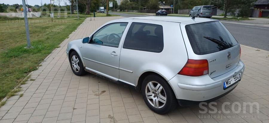 Balts Volkswagen Golf 2000 Rīga, ar dzinēja tilpumu 1.60 L un nobraukumu 226 tūkst. km par 980 €, foto 5 vietnē AUTOMOTO.COM.LV