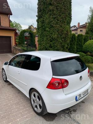 White Volkswagen Golf 2005 in Jelgava, with an engine capacity of 2.00 L and mileage of 341 thousand km for 1500 €, photo 2 on AUTOMOTO.COM.LV