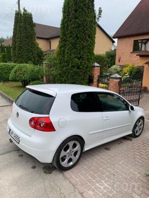 White Volkswagen Golf 2005 in Jelgava, with an engine capacity of 2.00 L and mileage of 341 thousand km for 1500 €, photo 3 on AUTOMOTO.COM.LV