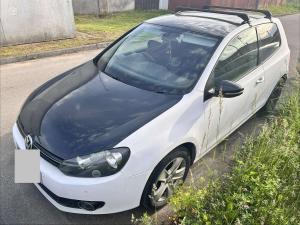 White Volkswagen Golf 2012 in Kaunas, with an engine capacity of 1.60 L and mileage of 250 thousand km for 1800 €, photo 4 on AUTOMOTO.COM.LV
