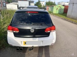White Volkswagen Golf 2012 in Kaunas, with an engine capacity of 1.60 L and mileage of 250 thousand km for 1800 €, photo 5 on AUTOMOTO.COM.LV