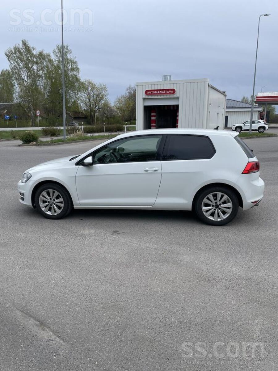 White Volkswagen Golf 2013 in Riga, with an engine capacity of 2.00 L and mileage of 250 thousand km for 6100 €, photo 3 on AUTOMOTO.COM.LV