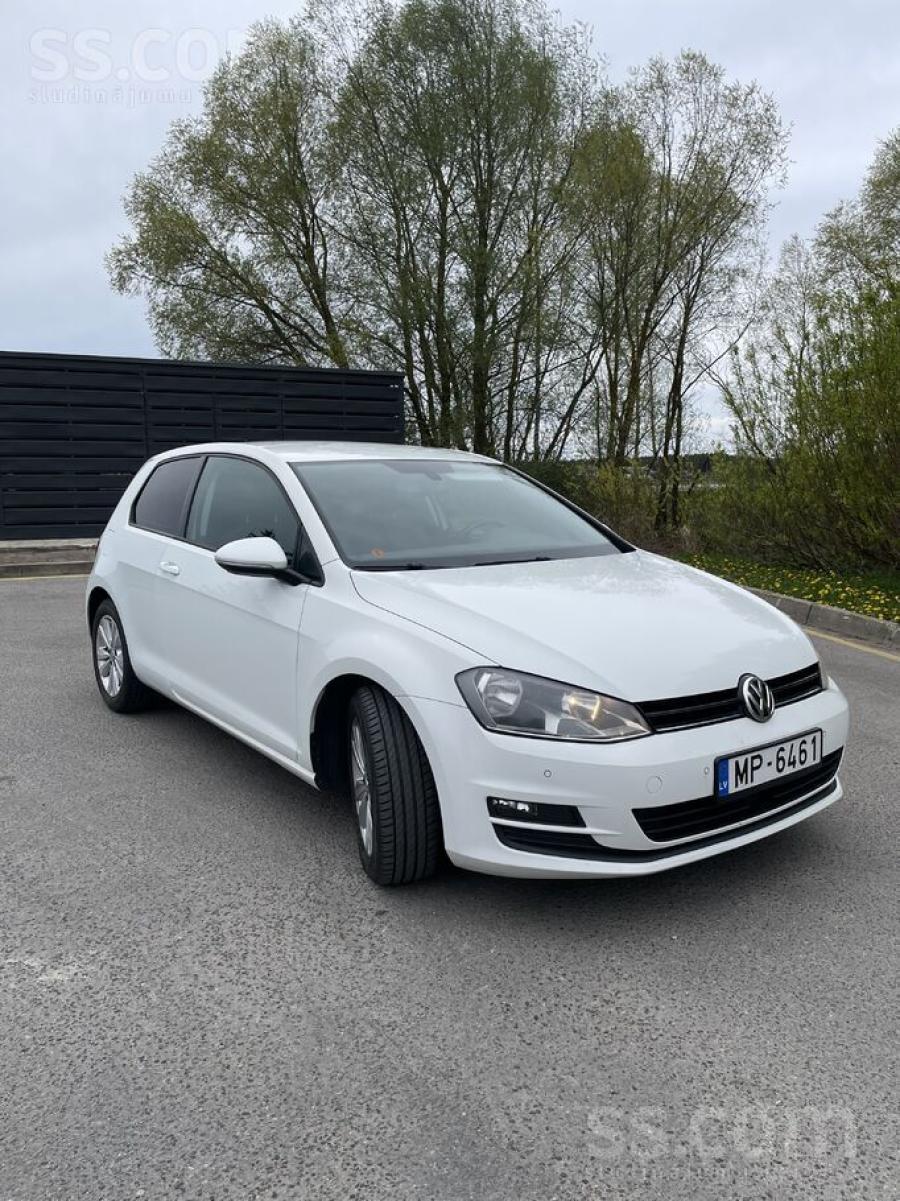White Volkswagen Golf 2013 in Riga, with an engine capacity of 2.00 L and mileage of 250 thousand km for 6100 €, photo 6 on AUTOMOTO.COM.LV