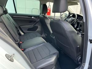 Balts Volkswagen Golf 2016 Kauņa, ar dzinēja tilpumu 2.00 L un nobraukumu 277 tūkst. km par 7999 €, foto 20 vietnē AUTOMOTO.COM.LV