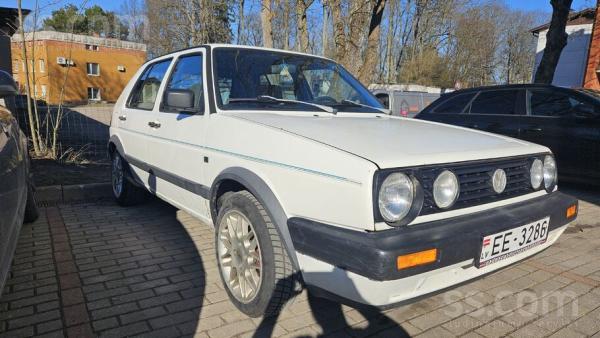 White Volkswagen Golf 1988 in Valmiera, with an engine capacity of 1.60 L and mileage of 195 thousand km for 2250 €, photo 10 on AUTOMOTO.COM.LV