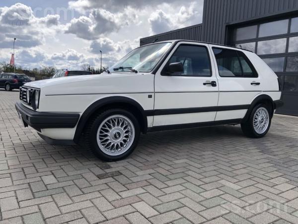 White Volkswagen Golf 1988 in Riga, with an engine capacity of 1.60 L and mileage of 264 thousand km for 4990 €, photo 2 on AUTOMOTO.COM.LV